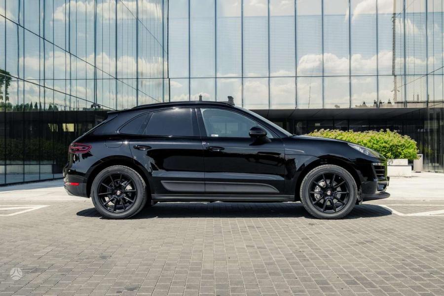 Black Porsche Macan 2015 in Vilnius, with an engine capacity of 3.00 L and mileage of 157 thousand km for 27000 €, photo 10 on AUTOMOTO.COM.LV