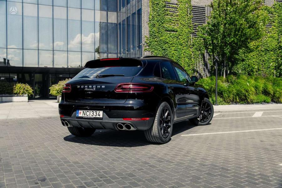 Black Porsche Macan 2015 in Vilnius, with an engine capacity of 3.00 L and mileage of 157 thousand km for 27000 €, photo 12 on AUTOMOTO.COM.LV