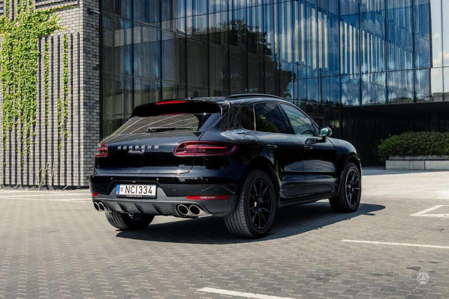 Black Porsche Macan 2015 in Vilnius, with an engine capacity of 3.00 L and mileage of 157 thousand km for 27000 €, photo 14 on AUTOMOTO.COM.LV