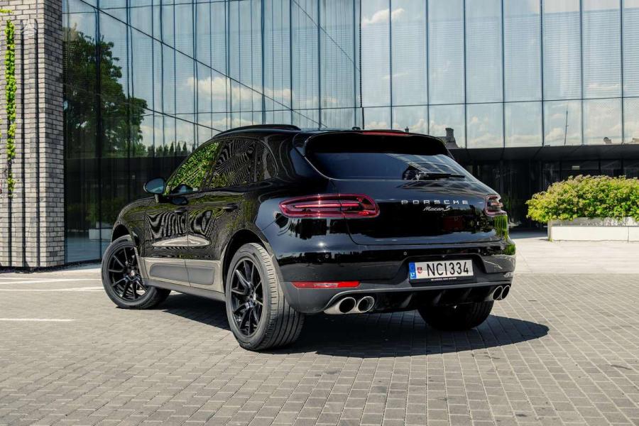 Black Porsche Macan 2015 in Vilnius, with an engine capacity of 3.00 L and mileage of 157 thousand km for 27000 €, photo 15 on AUTOMOTO.COM.LV