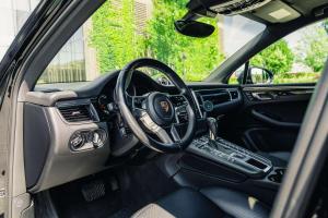 Black Porsche Macan 2015 in Vilnius, with an engine capacity of 3.00 L and mileage of 157 thousand km for 27000 €, photo 18 on AUTOMOTO.COM.LV