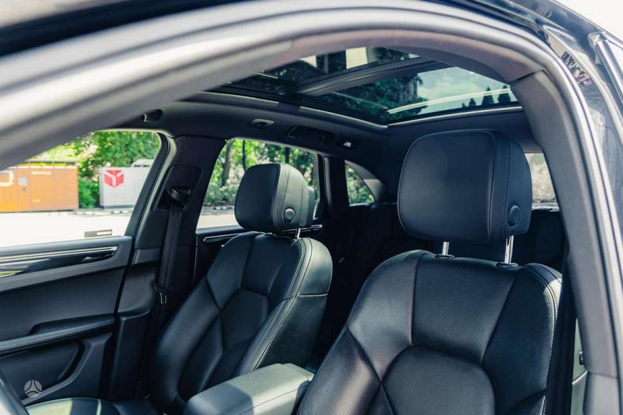 Black Porsche Macan 2015 in Vilnius, with an engine capacity of 3.00 L and mileage of 157 thousand km for 27000 €, photo 19 on AUTOMOTO.COM.LV