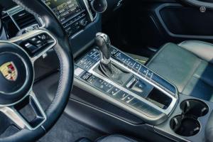 Black Porsche Macan 2015 in Vilnius, with an engine capacity of 3.00 L and mileage of 157 thousand km for 27000 €, photo 21 on AUTOMOTO.COM.LV