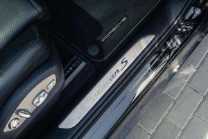 Black Porsche Macan 2015 in Vilnius, with an engine capacity of 3.00 L and mileage of 157 thousand km for 27000 €, photo 25 on AUTOMOTO.COM.LV