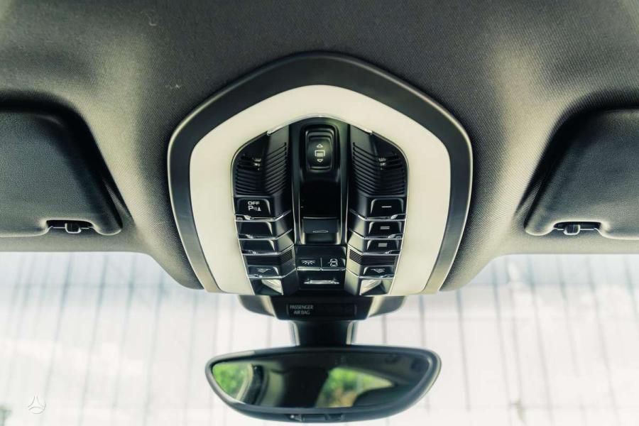 Black Porsche Macan 2015 in Vilnius, with an engine capacity of 3.00 L and mileage of 157 thousand km for 27000 €, photo 29 on AUTOMOTO.COM.LV