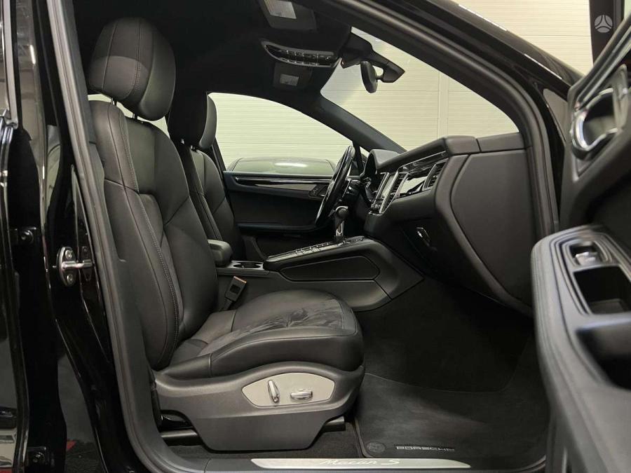 Melns Porsche Macan 2015 Viļņa, ar dzinēja tilpumu 3.00 L un nobraukumu 101 tūkst. km par 25500 €, foto 18 vietnē AUTOMOTO.COM.LV