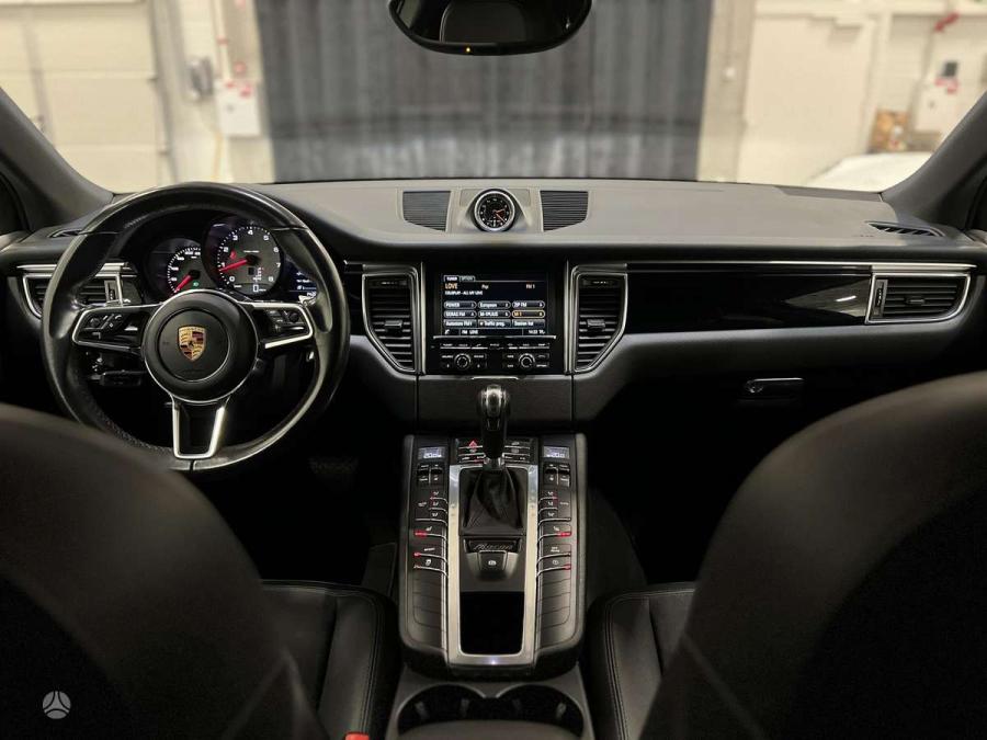 Melns Porsche Macan 2015 Viļņa, ar dzinēja tilpumu 3.00 L un nobraukumu 101 tūkst. km par 25500 €, foto 20 vietnē AUTOMOTO.COM.LV