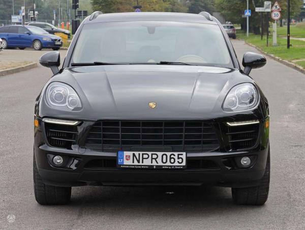 Porsche Macan 2015 in Vilnius on AUTOMOTO.COM.LV Black Porsche Macan 2015 in Vilnius, with an engine capacity of 3.00 L and mileage of 151 thousand km for 22000 €, photo 3 on AUTOMOTO.COM.LV