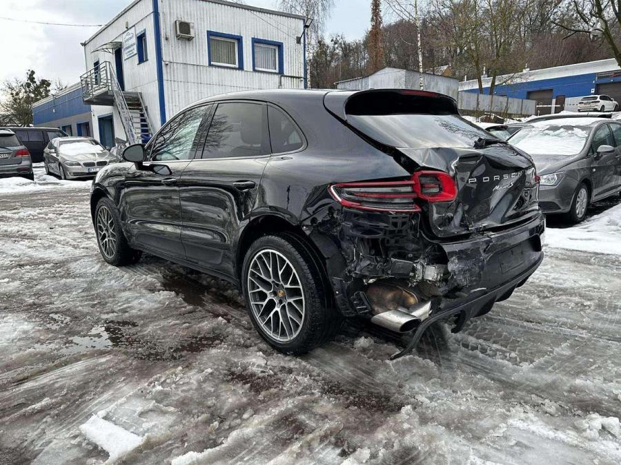 Melns Porsche Macan 2016 Vilkaviškis, ar dzinēja tilpumu 3.00 L un nobraukumu 139 tūkst. km par 25599 €, foto 20 vietnē AUTOMOTO.COM.LV