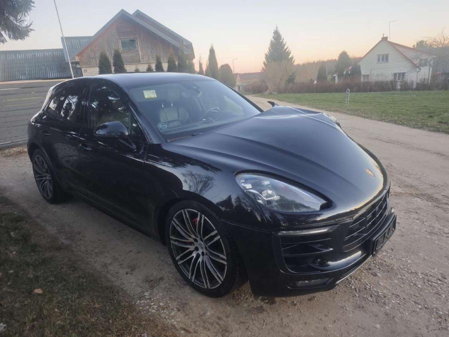 Black Porsche Macan 2016 in Telschi, with an engine capacity of 3.60 L and mileage of 151 thousand km for 17800 €, photo 1 on AUTOMOTO.COM.LV