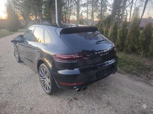 Black Porsche Macan 2016 in Telschi, with an engine capacity of 3.60 L and mileage of 151 thousand km for 17800 €, photo 9 on AUTOMOTO.COM.LV