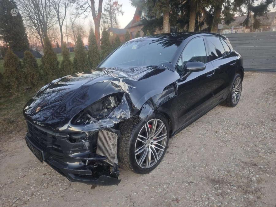 Black Porsche Macan 2016 in Telschi, with an engine capacity of 3.60 L and mileage of 151 thousand km for 17800 €, photo 13 on AUTOMOTO.COM.LV