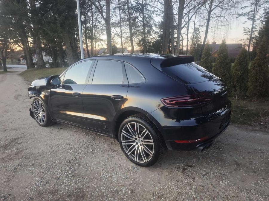 Black Porsche Macan 2016 in Telschi, with an engine capacity of 3.60 L and mileage of 151 thousand km for 17800 €, photo 14 on AUTOMOTO.COM.LV
