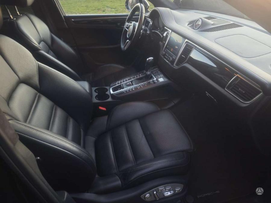 Black Porsche Macan 2016 in Telschi, with an engine capacity of 3.60 L and mileage of 151 thousand km for 17800 €, photo 21 on AUTOMOTO.COM.LV