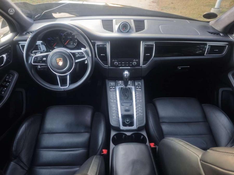 Black Porsche Macan 2016 in Telschi, with an engine capacity of 3.60 L and mileage of 151 thousand km for 17800 €, photo 30 on AUTOMOTO.COM.LV