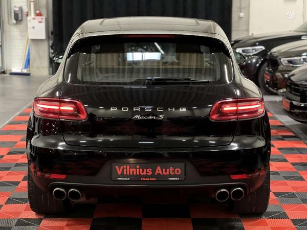Black Porsche Macan 2016 in Vilnius, with an engine capacity of 2.97 L and mileage of 194 thousand km for 22999 €, photo 5 on AUTOMOTO.COM.LV
