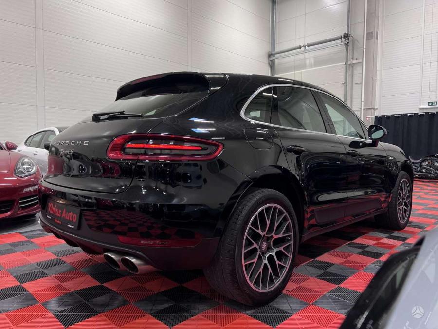 Melns Porsche Macan 2016 Viļņa, ar dzinēja tilpumu 2.97 L un nobraukumu 194 tūkst. km par 21500 €, foto 4 vietnē AUTOMOTO.COM.LV