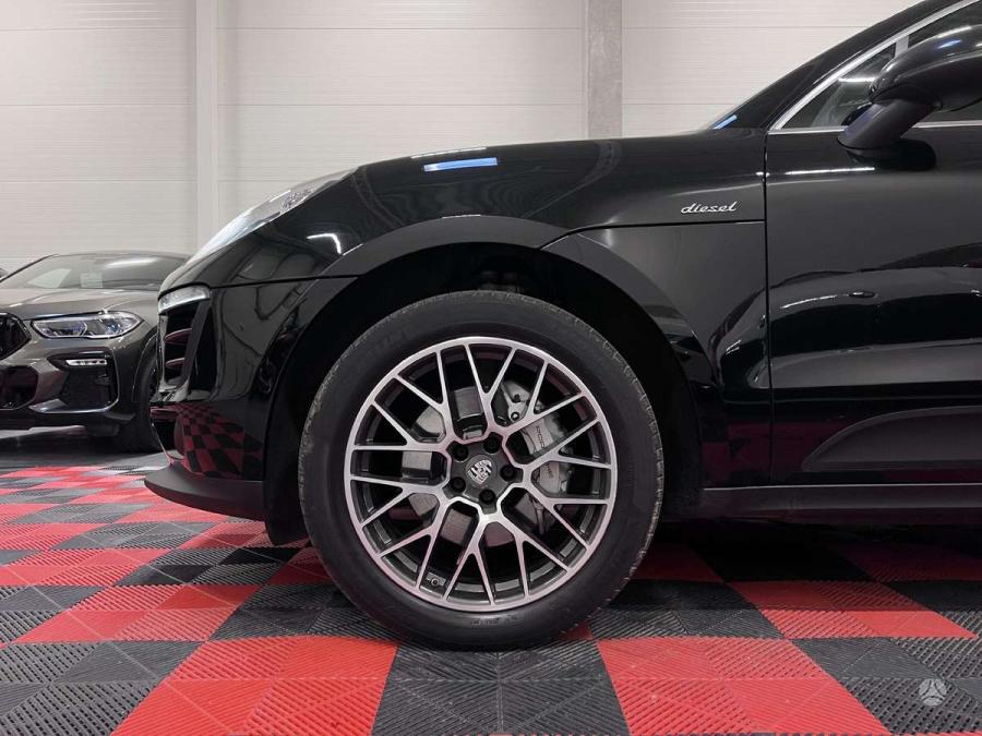 Melns Porsche Macan 2016 Viļņa, ar dzinēja tilpumu 2.97 L un nobraukumu 194 tūkst. km par 21500 €, foto 11 vietnē AUTOMOTO.COM.LV