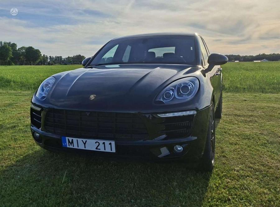 Black Porsche Macan 2016 in Silute, with an engine capacity of 3.00 L and mileage of 172 thousand km for 19500 €, photo 1 on AUTOMOTO.COM.LV
