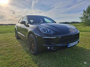 Black Porsche Macan 2016 in Silute, with an engine capacity of 3.00 L and mileage of 172 thousand km for 19500 €, photo 3 on AUTOMOTO.COM.LV