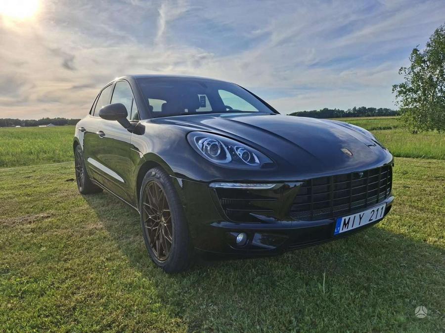 Black Porsche Macan 2016 in Silute, with an engine capacity of 3.00 L and mileage of 172 thousand km for 19500 €, photo 3 on AUTOMOTO.COM.LV