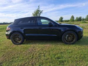 Black Porsche Macan 2016 in Silute, with an engine capacity of 3.00 L and mileage of 172 thousand km for 19500 €, photo 4 on AUTOMOTO.COM.LV