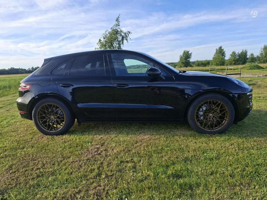 Black Porsche Macan 2016 in Silute, with an engine capacity of 3.00 L and mileage of 172 thousand km for 19500 €, photo 4 on AUTOMOTO.COM.LV