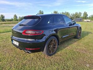 Black Porsche Macan 2016 in Silute, with an engine capacity of 3.00 L and mileage of 172 thousand km for 19500 €, photo 5 on AUTOMOTO.COM.LV