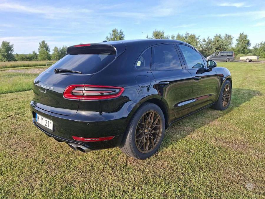Black Porsche Macan 2016 in Silute, with an engine capacity of 3.00 L and mileage of 172 thousand km for 19500 €, photo 5 on AUTOMOTO.COM.LV