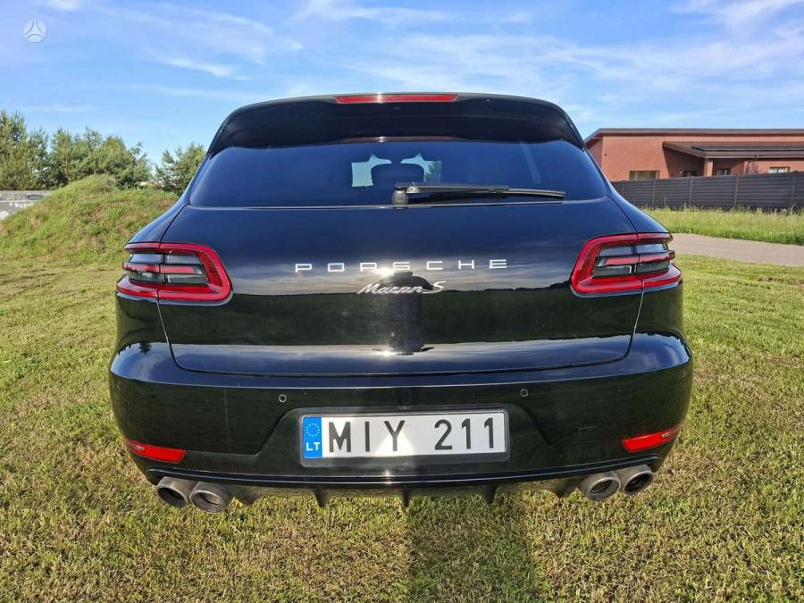 Black Porsche Macan 2016 in Silute, with an engine capacity of 3.00 L and mileage of 172 thousand km for 19500 €, photo 6 on AUTOMOTO.COM.LV