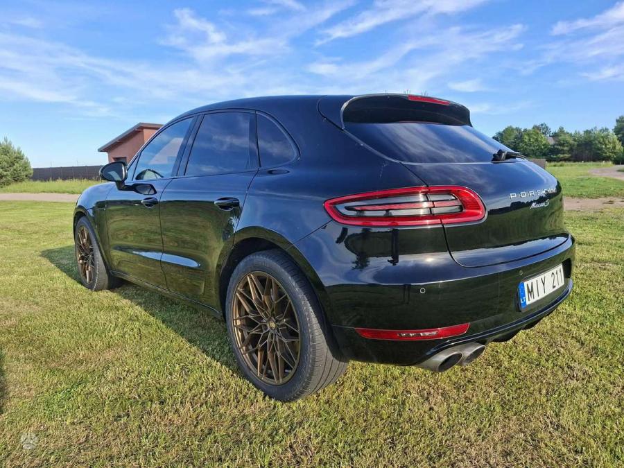 Black Porsche Macan 2016 in Silute, with an engine capacity of 3.00 L and mileage of 172 thousand km for 19500 €, photo 7 on AUTOMOTO.COM.LV
