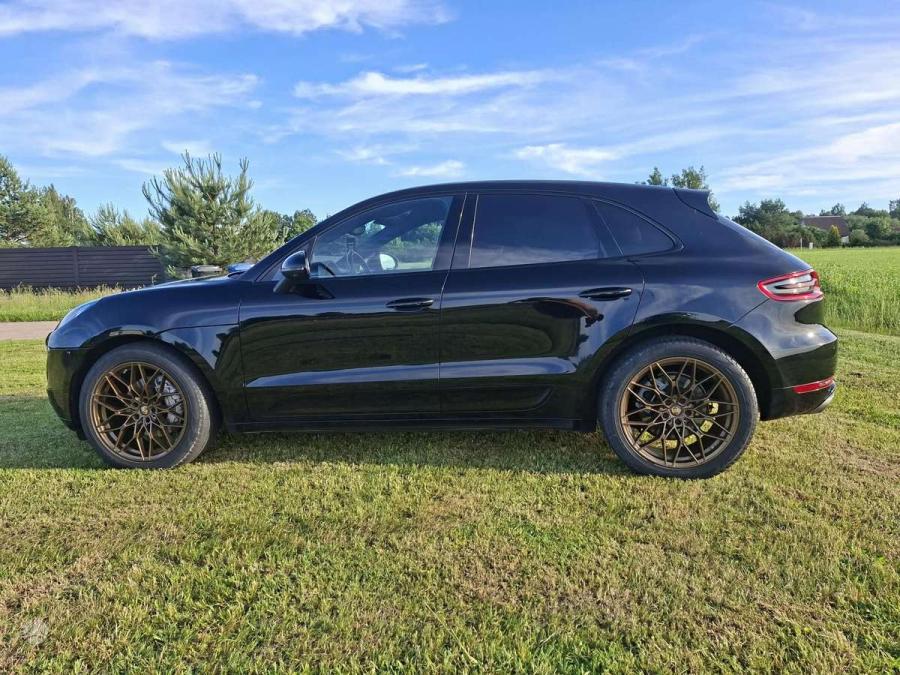 Black Porsche Macan 2016 in Silute, with an engine capacity of 3.00 L and mileage of 172 thousand km for 19500 €, photo 8 on AUTOMOTO.COM.LV