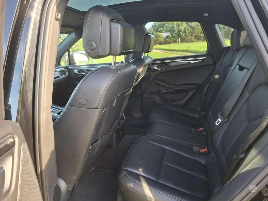 Black Porsche Macan 2016 in Silute, with an engine capacity of 3.00 L and mileage of 172 thousand km for 19500 €, photo 10 on AUTOMOTO.COM.LV