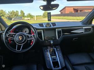 Black Porsche Macan 2016 in Silute, with an engine capacity of 3.00 L and mileage of 172 thousand km for 19500 €, photo 11 on AUTOMOTO.COM.LV