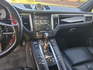 Black Porsche Macan 2016 in Silute, with an engine capacity of 3.00 L and mileage of 172 thousand km for 19500 €, photo 14 on AUTOMOTO.COM.LV
