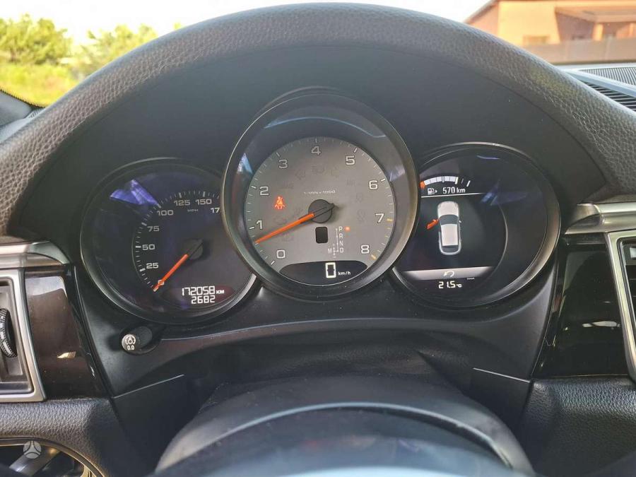 Black Porsche Macan 2016 in Silute, with an engine capacity of 3.00 L and mileage of 172 thousand km for 19500 €, photo 15 on AUTOMOTO.COM.LV