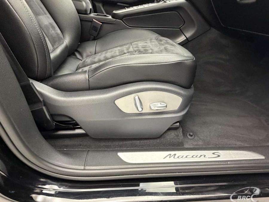 Melns Porsche Macan 2016 Viļņa, ar dzinēja tilpumu 3.00 L un nobraukumu 147 tūkst. km par 20900 €, foto 8 vietnē AUTOMOTO.COM.LV
