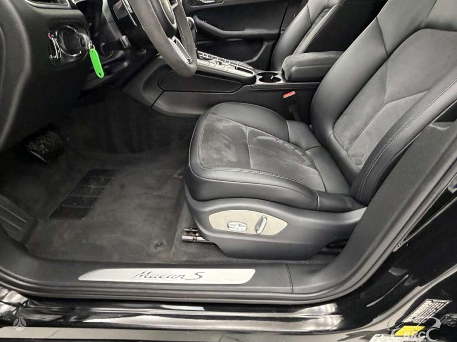 Melns Porsche Macan 2016 Viļņa, ar dzinēja tilpumu 3.00 L un nobraukumu 147 tūkst. km par 20900 €, foto 24 vietnē AUTOMOTO.COM.LV