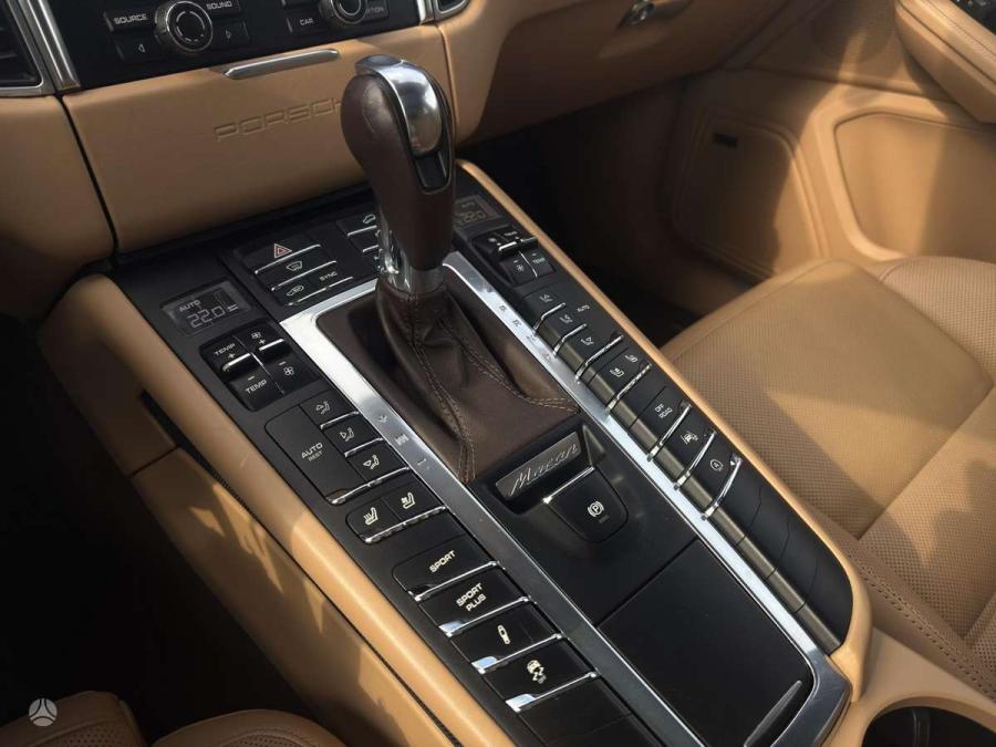 Black Porsche Macan 2016 in Kaunas, with an engine capacity of 3.60 L and mileage of 104 thousand km for 28999 €, photo 17 on AUTOMOTO.COM.LV