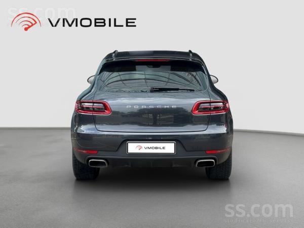 Black Porsche Macan 2016 in Riga, with an engine capacity of 2.00 L and mileage of 117 thousand km for 26990 €, photo 4 on AUTOMOTO.COM.LV