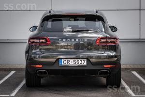 Black Porsche Macan 2016 in Riga, with an engine capacity of 2.00 L and mileage of 118 thousand km for 24500 €, photo 6 on AUTOMOTO.COM.LV