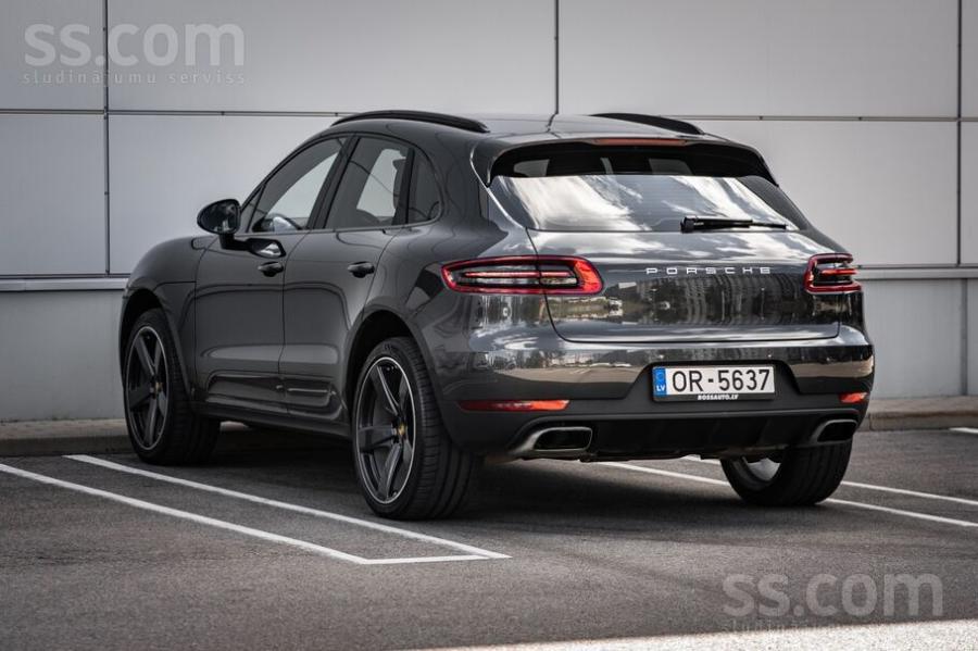 Black Porsche Macan 2016 in Riga, with an engine capacity of 2.00 L and mileage of 118 thousand km for 24500 €, photo 7 on AUTOMOTO.COM.LV
