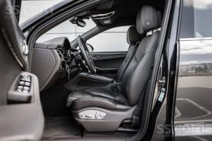 Black Porsche Macan 2016 in Riga, with an engine capacity of 2.00 L and mileage of 118 thousand km for 24500 €, photo 11 on AUTOMOTO.COM.LV