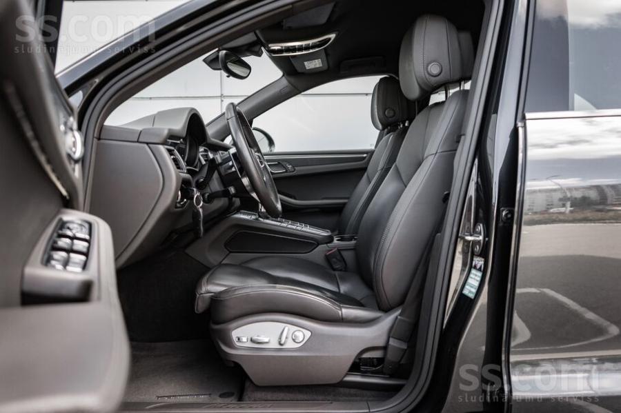 Black Porsche Macan 2016 in Riga, with an engine capacity of 2.00 L and mileage of 118 thousand km for 24500 €, photo 11 on AUTOMOTO.COM.LV