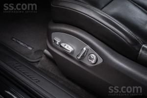 Black Porsche Macan 2016 in Riga, with an engine capacity of 2.00 L and mileage of 118 thousand km for 24500 €, photo 12 on AUTOMOTO.COM.LV