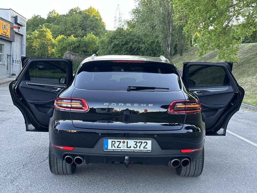 Black Porsche Macan 2016 in Jonava, with an engine capacity of 2.97 L and mileage of 269 thousand km for 23500 €, photo 11 on AUTOMOTO.COM.LV