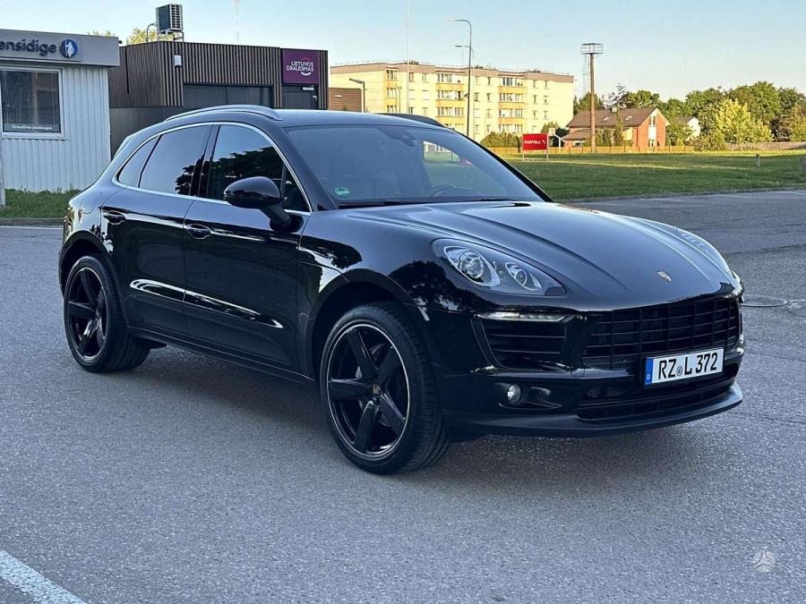 Black Porsche Macan 2016 in Jonava, with an engine capacity of 2.97 L and mileage of 269 thousand km for 23500 €, photo 16 on AUTOMOTO.COM.LV