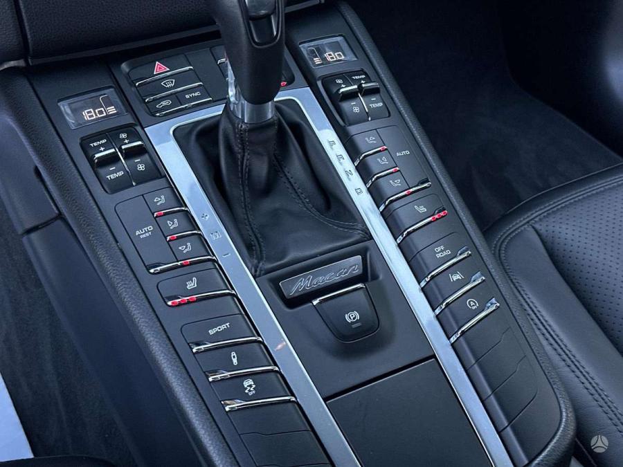 Black Porsche Macan 2016 in Jonava, with an engine capacity of 2.97 L and mileage of 269 thousand km for 23500 €, photo 27 on AUTOMOTO.COM.LV