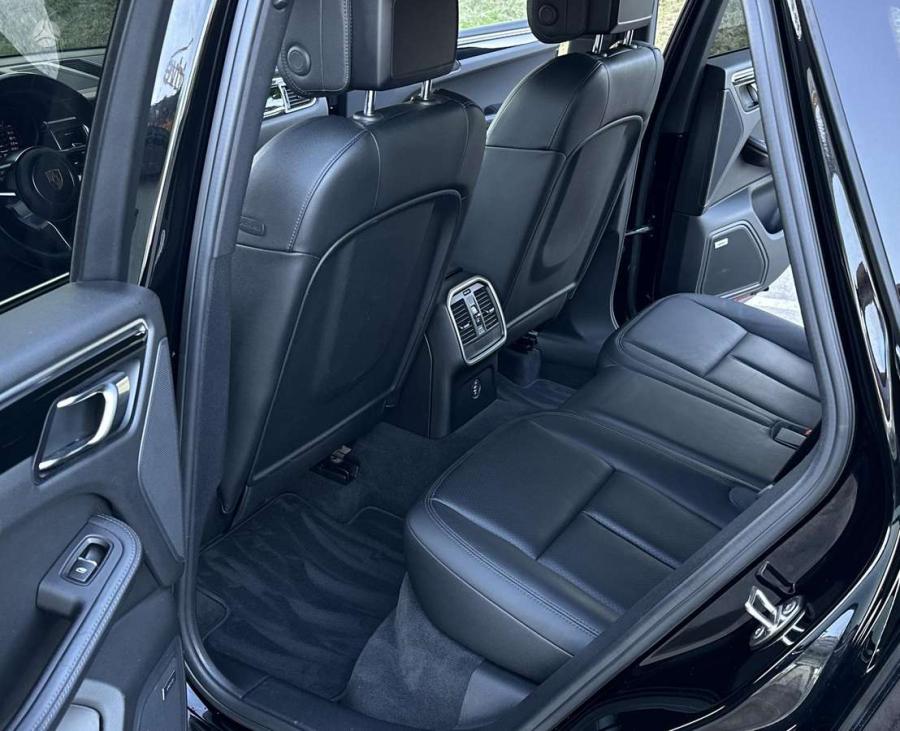 Black Porsche Macan 2016 in Jonava, with an engine capacity of 2.97 L and mileage of 269 thousand km for 23500 €, photo 36 on AUTOMOTO.COM.LV