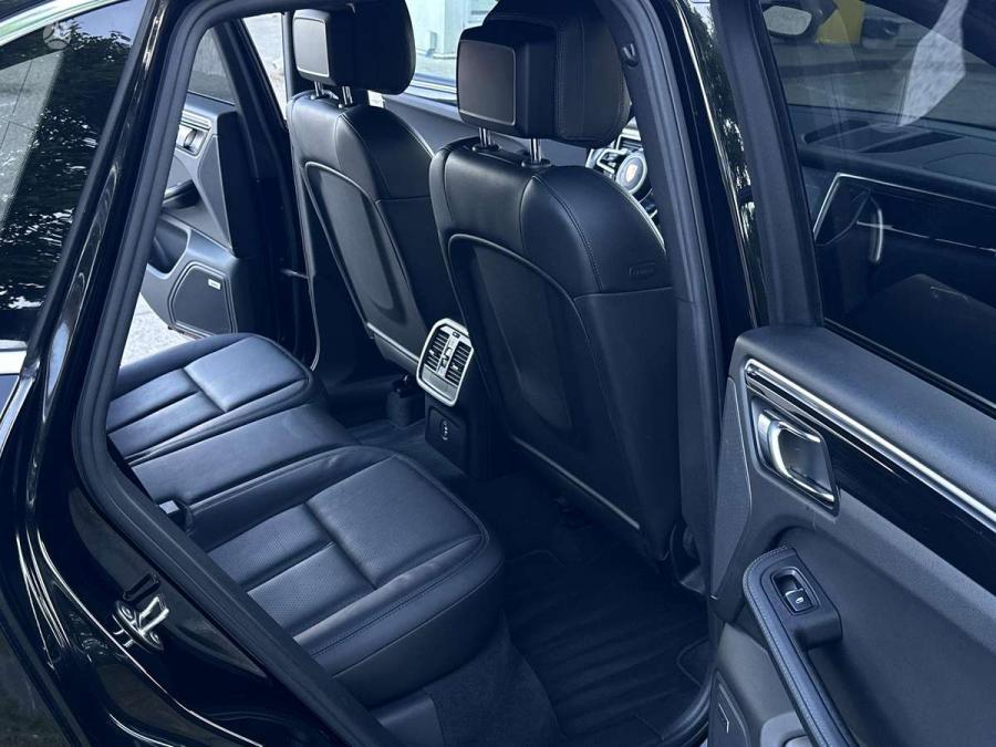 Black Porsche Macan 2016 in Jonava, with an engine capacity of 2.97 L and mileage of 269 thousand km for 23500 €, photo 37 on AUTOMOTO.COM.LV